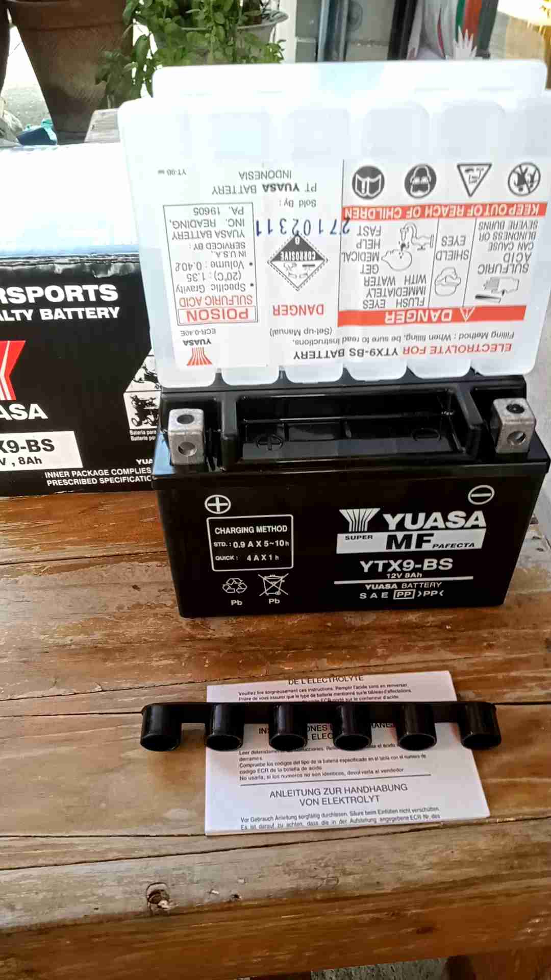 แบตเตอรี่YUASA YTX9-BS แบตสำหรับมอเตอร์ไซค์12V8Ah ผลิตโดยบริษัทยัวซ่า(ไทยแลนด์)แถมเสื้อทุกออ ...