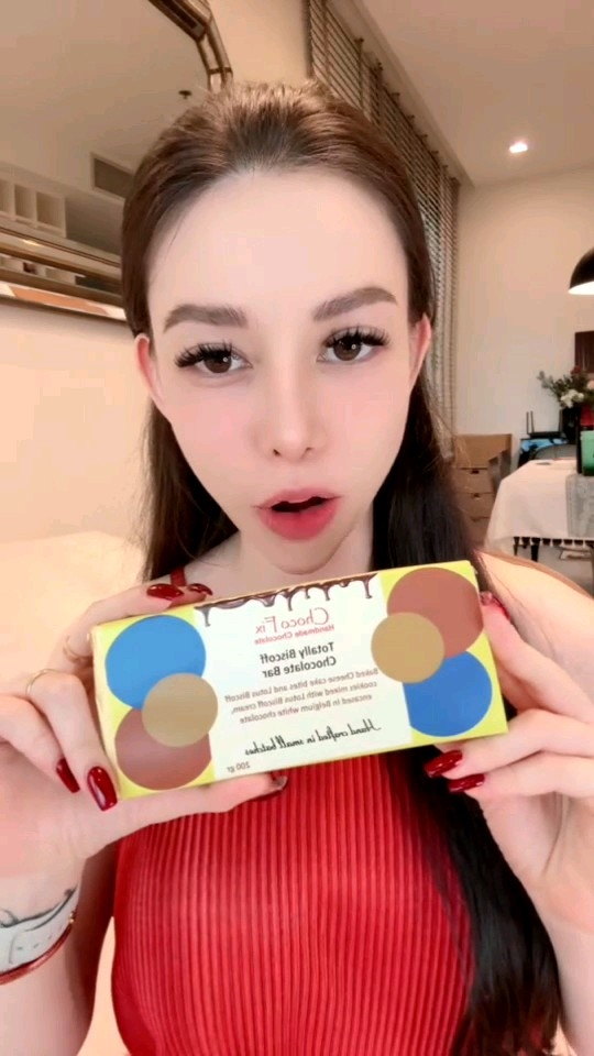 Choco fix : Totally Biscoff Chocolate bar - Dubai Chocolate 200 g ...